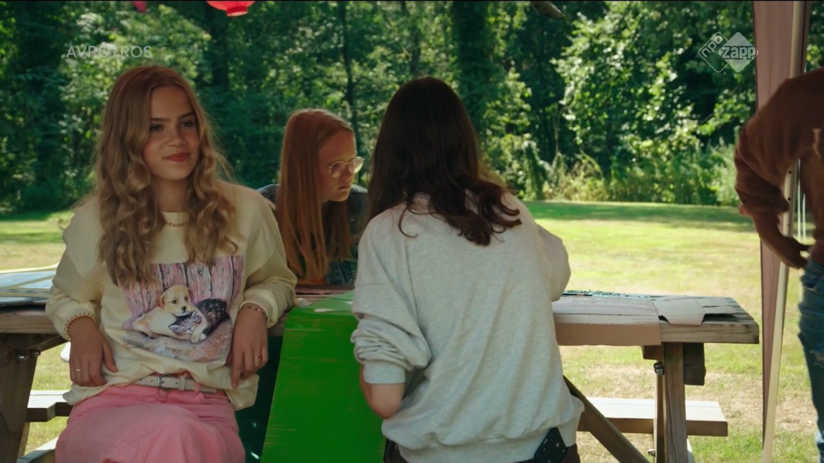 @Romy_BrugklasTV – Vidcaps
