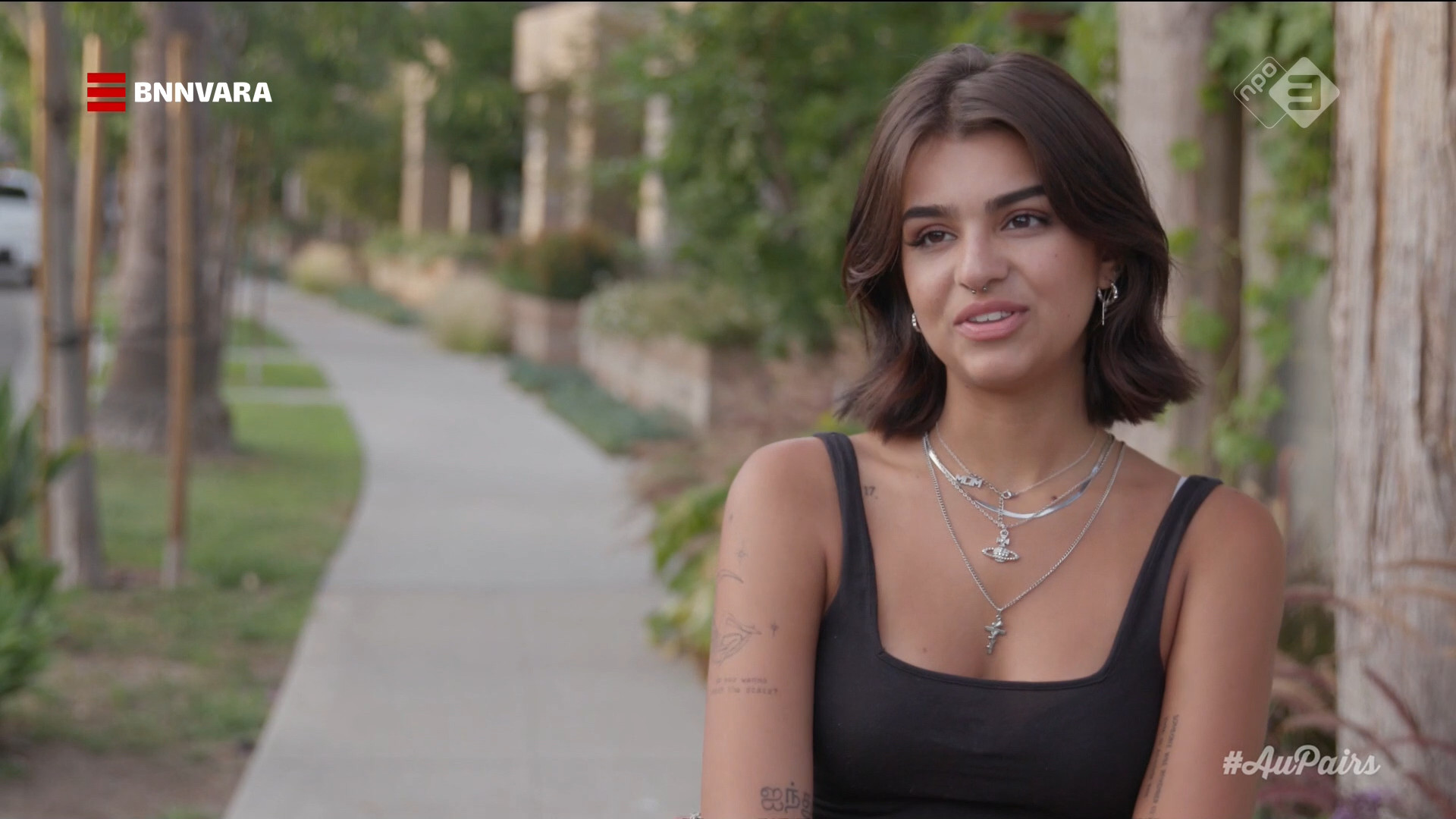 Au Pairs VIPS – Vidcaps