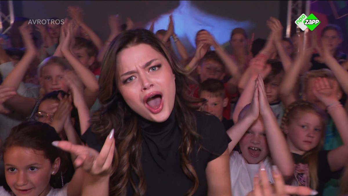 Stefania Liberakakis – Vidcaps