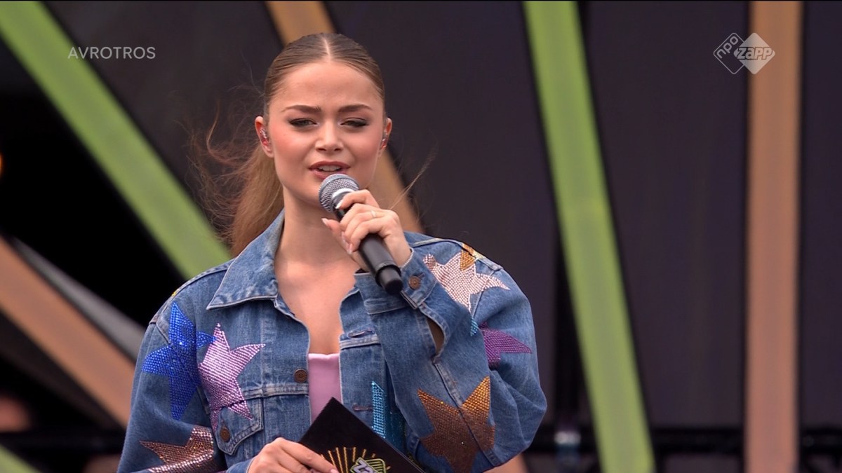 Stefania Liberakakis – Vidcaps